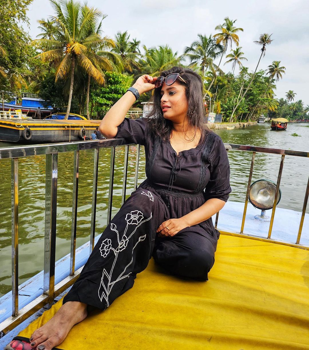 কালো পোশাকে অনন্যা গীতশ্রী, নয়া অবতারে মজেছেন অনুগামীরা | Televison ...