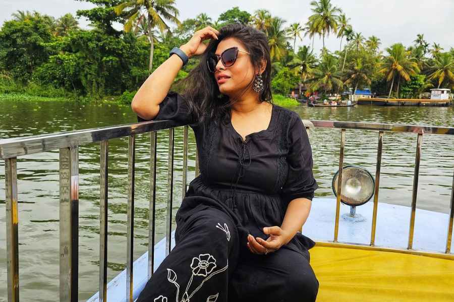 শর্ট পোশাকে এবার সোশ্যাল মিডিয়ায় ধরা দিলেন গীতশ্রী, ভাইরাল ছবি ...