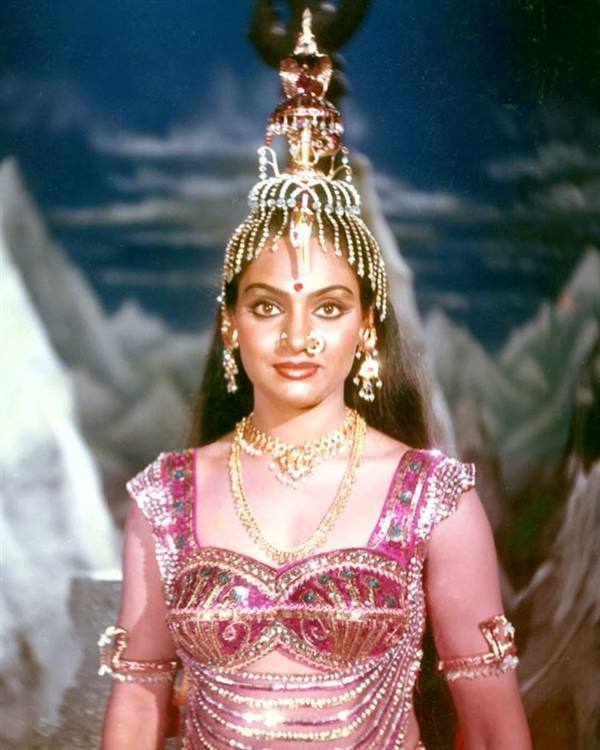 PHOTOS: இந்த 90ஸ் நாயகியை நியாபகம் இருக்கா? ஆள் அடையாளமே தெரியாமல் ...