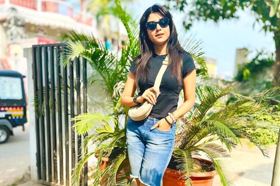 কালো টপে মোহময়ী দেবলীনা, গৌরব ঘরণীর রূপে বুঁদ নেটবাসী | Actress ...