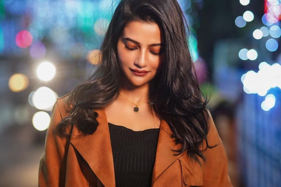 বড়দিন কেমন ভাবে কাটাছেন অভিনেত্রী ঊষসী রায়? | Actress Ushasi ray wear a beautiful dress, her ...