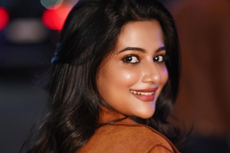 বড়দিন কেমন ভাবে কাটাছেন অভিনেত্রী ঊষসী রায়? | Actress Ushasi ray wear a beautiful dress, her ...