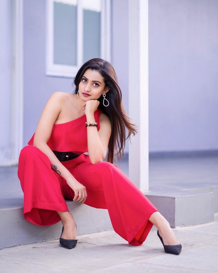 దీపిక పిల్లి వయ్యారాల జాతర.. బ్యూటీ ఫుల్ జోరులో ఉందిలే.. | Deepika ...