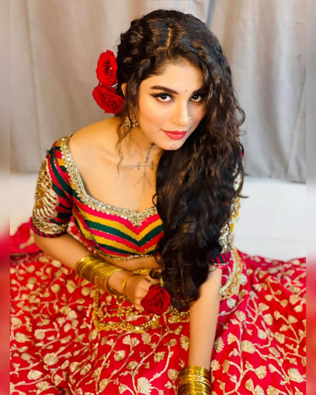 ভারী কাজের লেহেঙ্গায় অনন্যা অদ্রিজা, অভিনেত্রীর ছবিতে বিভোর ফ্যানেরা ...