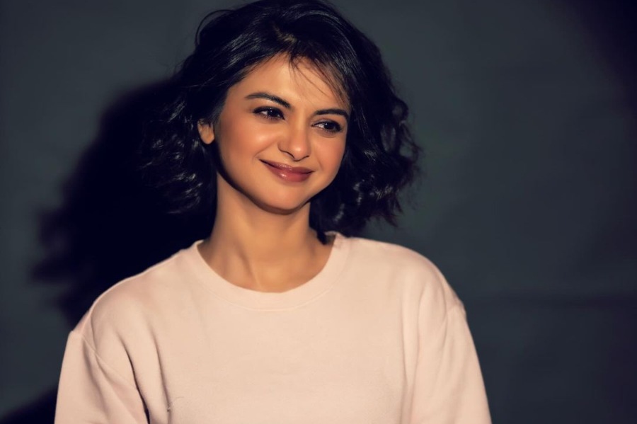 শীত পোশাকে এবার ক্যামেরার সামনে ধরা দিলেন শোলাঙ্কি, দেখুন সেই ছবি ...