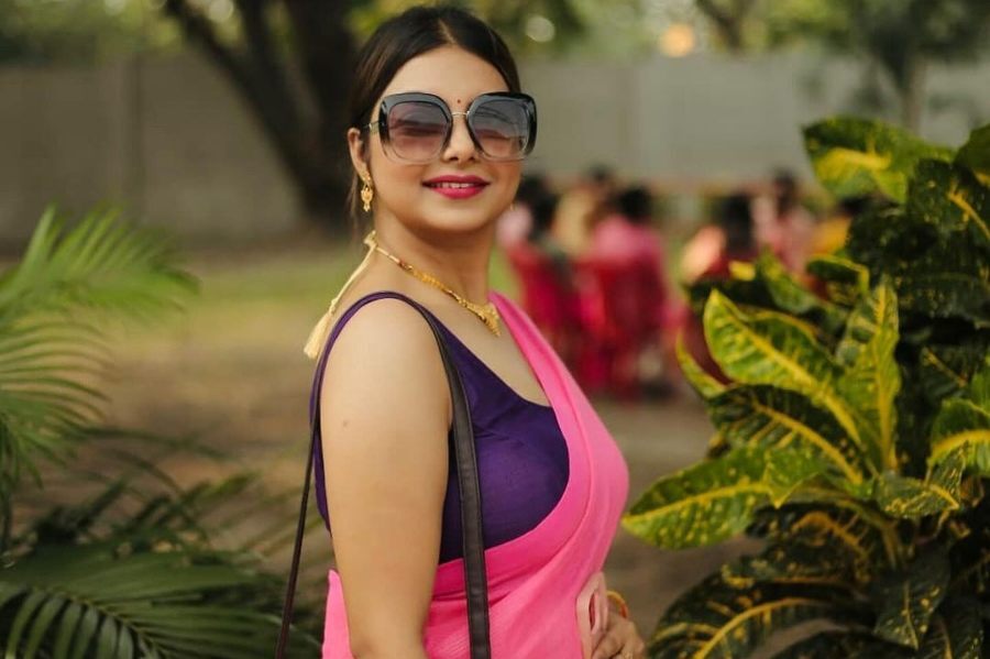 গোলাপি রঙের শাড়িতে লাস্যময়ী প্রেরণা, অভিনেত্রীর মায়াবী অবতারে মন ...