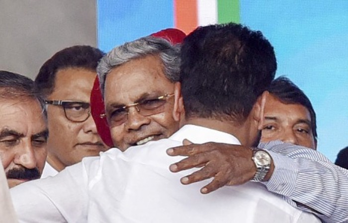 ತೆಲಂಗಾಣ ಮುಖ್ಯಮಂತ್ರಿಯಾಗಿ ರೇವಂತ್ ರೆಡ್ಡಿ ಪ್ರಮಾಣ ವಚನ: ಇಲ್ಲಿವೆ ಫೋಟೋಸ್ ...