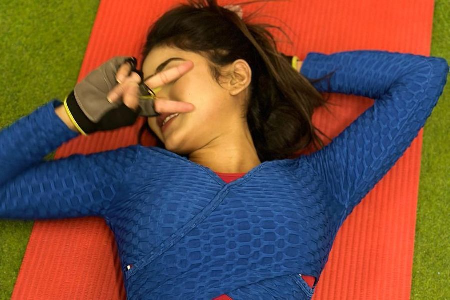 মেদহীন ফিগারে অনন্যা শার্লি, গ্ল্যামার দেখে রাতের ঘুম উড়ছে লাখো পুরুষের! | See actree ...