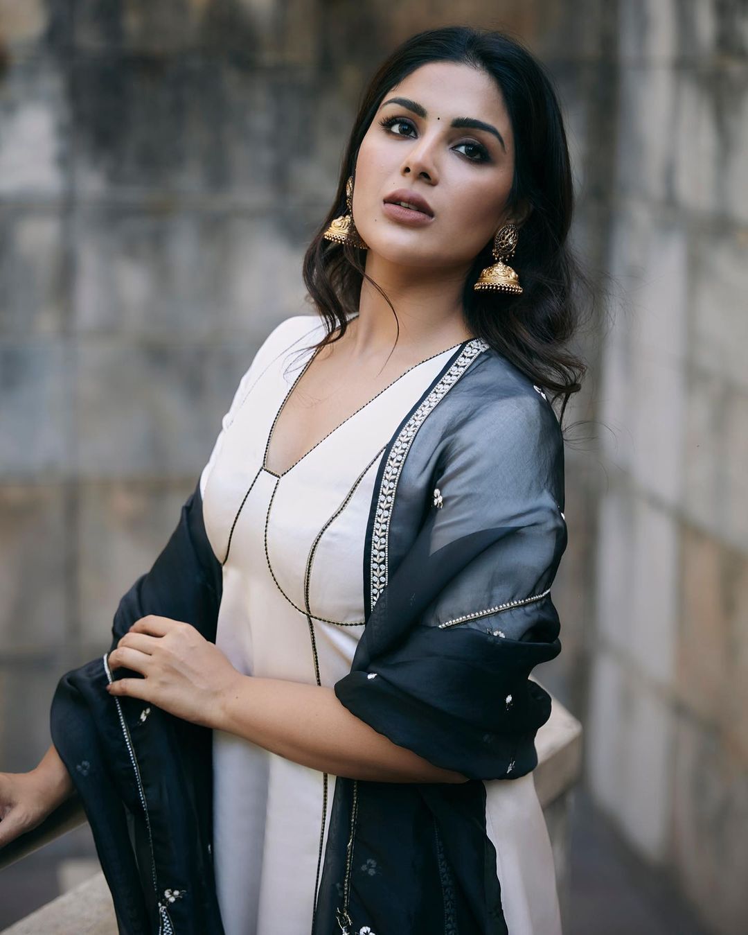 South Actress Samyuktha Menon's Glamorous Saree Look in Upcoming Movie Devil Trailer Launch ...