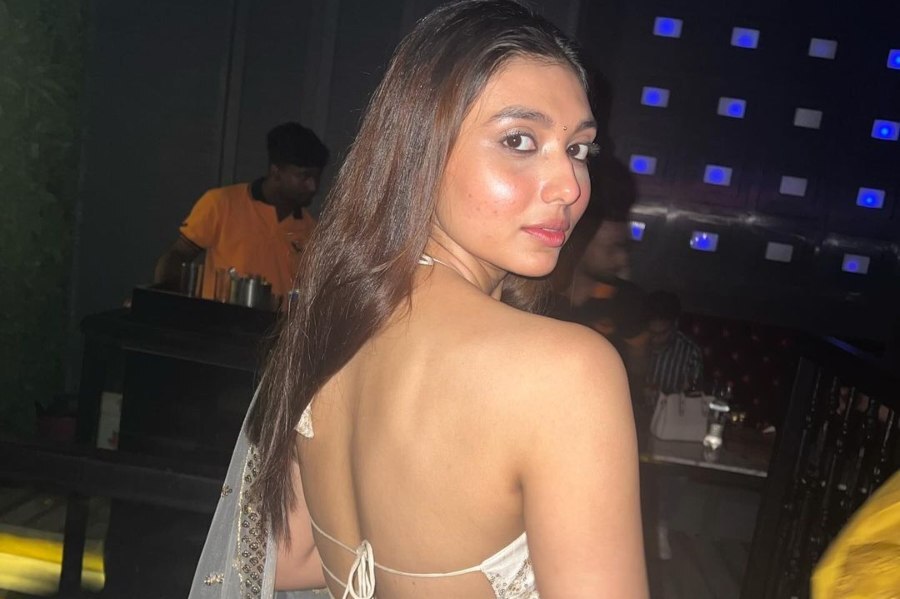 নেটের শাড়িতে গ্ল্যামার উপচে পড়ছে তনয়ার, মায়াবী অবতারে মজেছেন ভক্তরা | Television actress ...