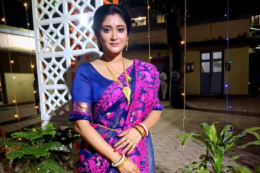 সাদা লাল পাড় শাড়িতে অনন্যা শতাব্দী, টেলি অভিনেত্রীর মিষ্টি হাসিতে বিভোর অনুগামীরা | Televison ...