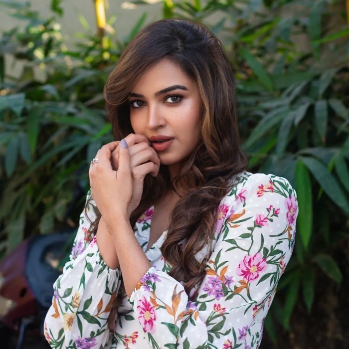 క్యూట్ అందాలతో కవ్విస్తున్న పూజిత పొన్నాడ | Telugu actress Poojita ...