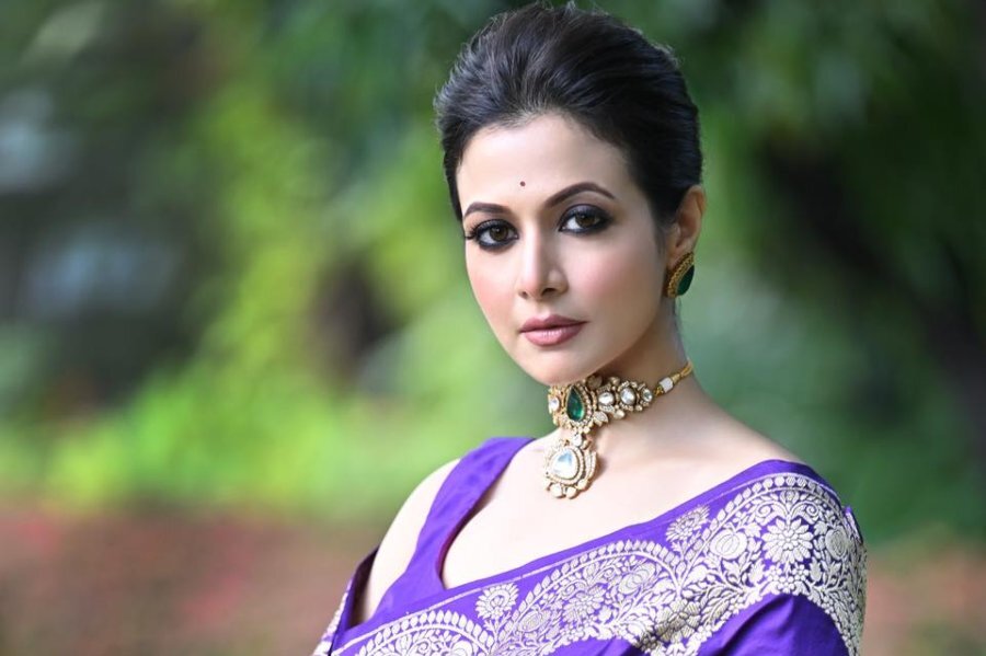 এবার ক্যামেরার সামনে সাদা পোশাকে ধরা দিলেন কোয়েল, দেখুন টলি ডিভার ছবি | Tollywood actress Koyel ...